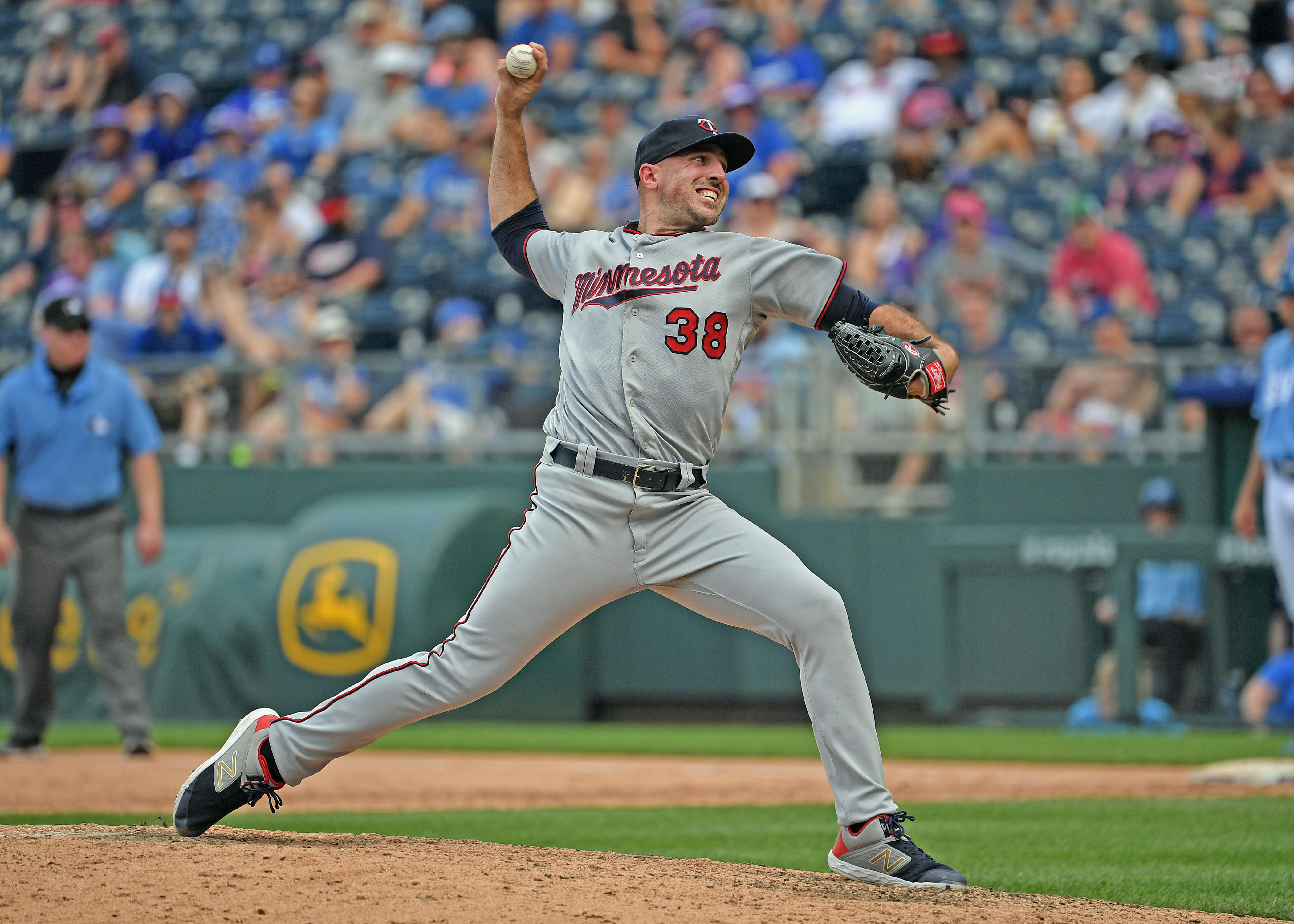 Phillies Add Another Pitcher, Sign Free Agent Blake Parker - Crossing Broad