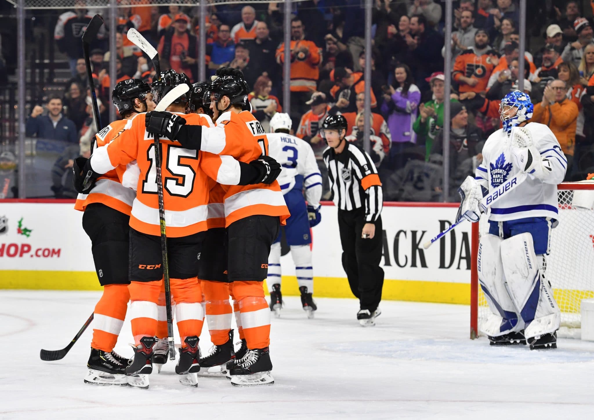 How the Flyers' Team Dynamic Has Led to Early Success - Crossing Broad