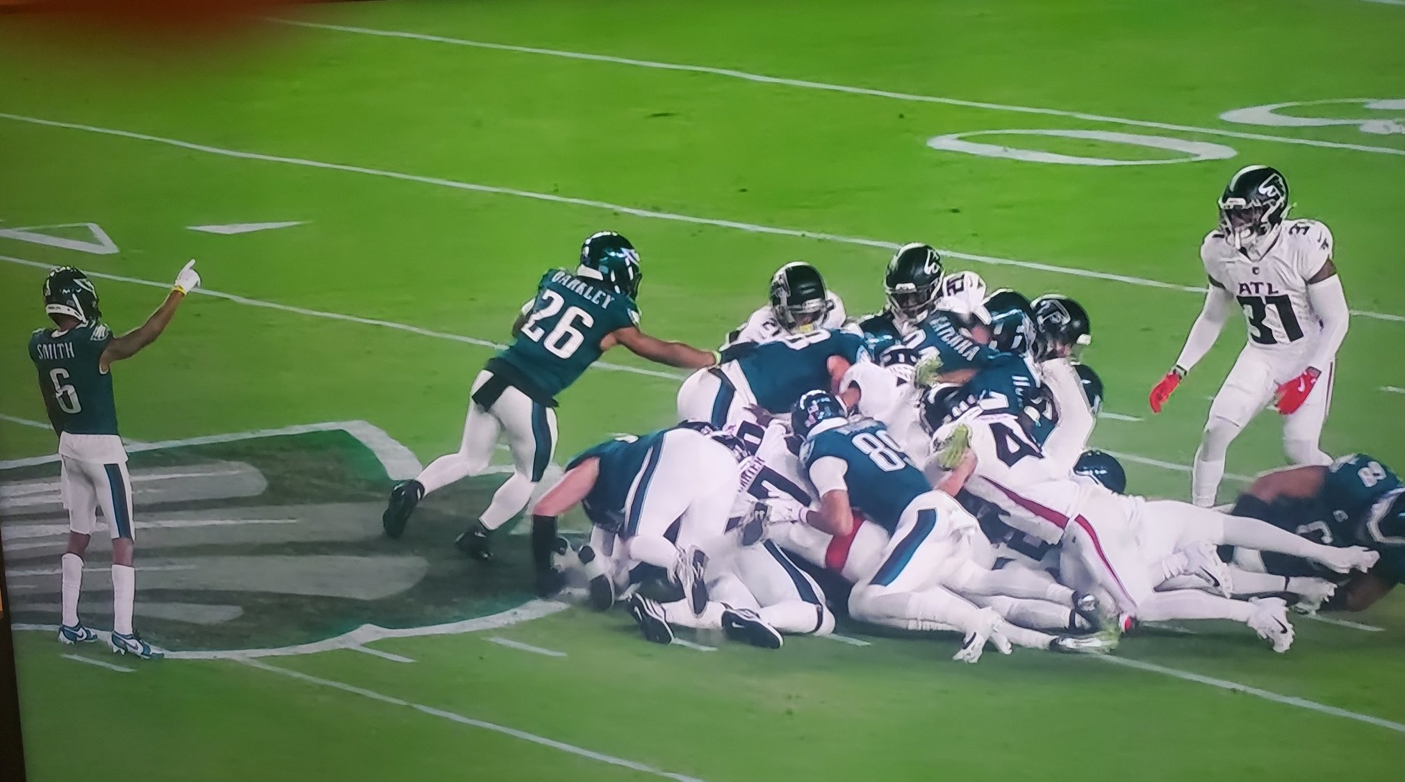 DeVonta Smith Has Important Role During Brotherly Shove - Crossing Broad