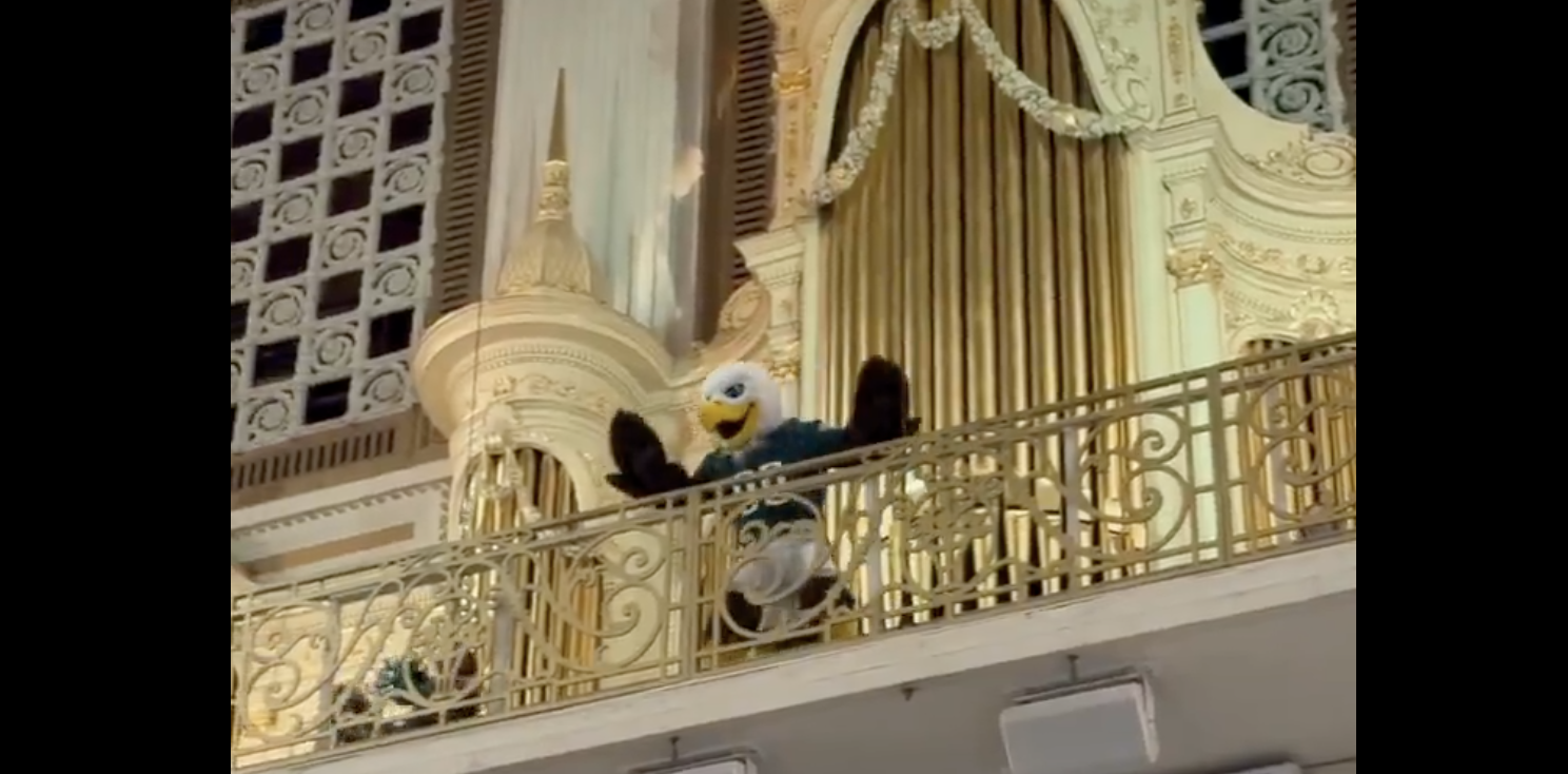 The Wanamaker Organ Played Fly Eagles Fly to Send the Philly Macy's Off ...