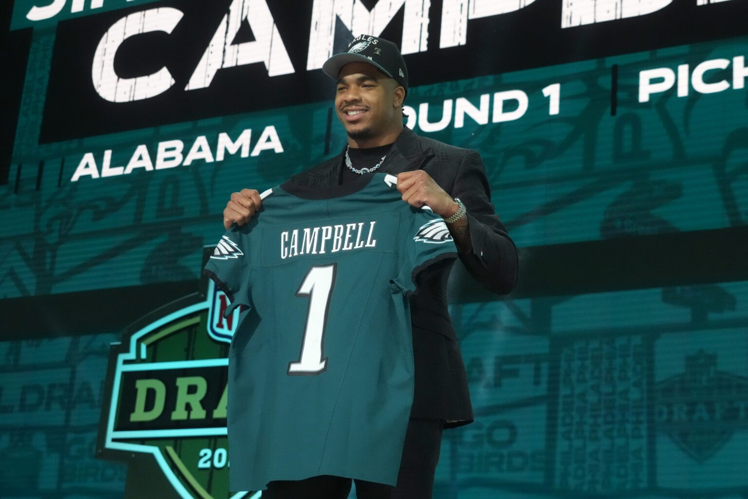 Eagles Move Up One Spot to Draft Alabama Linebacker Jihaad Campbell ...