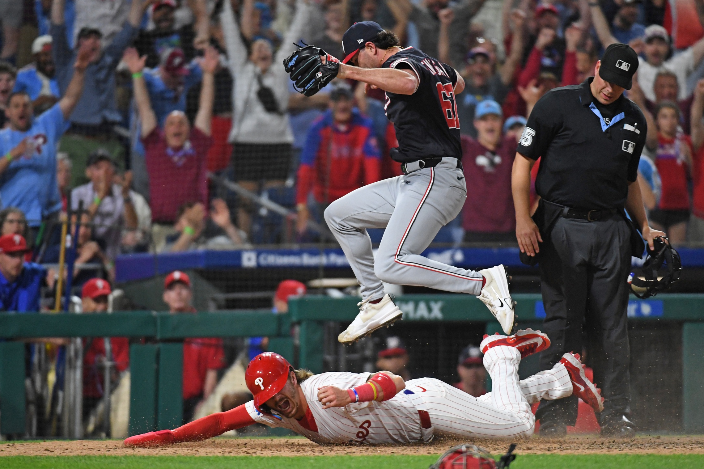 Phillies Walk Off a Wild Series Opener Against the Nationals - Crossing ...