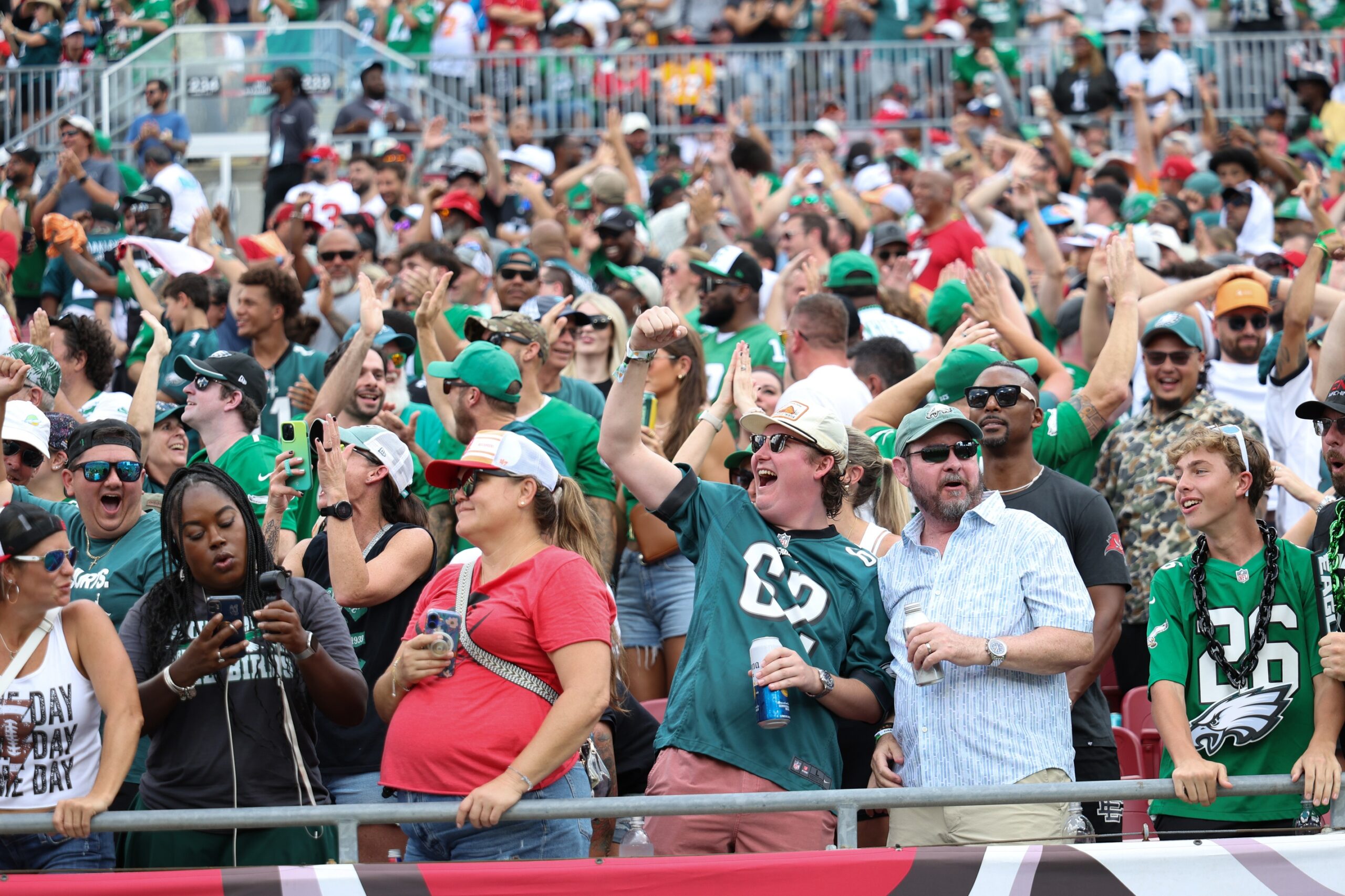 Eagles Fans Absolutely Took Over the Tampa Bay Buccaneers' Stadium ...