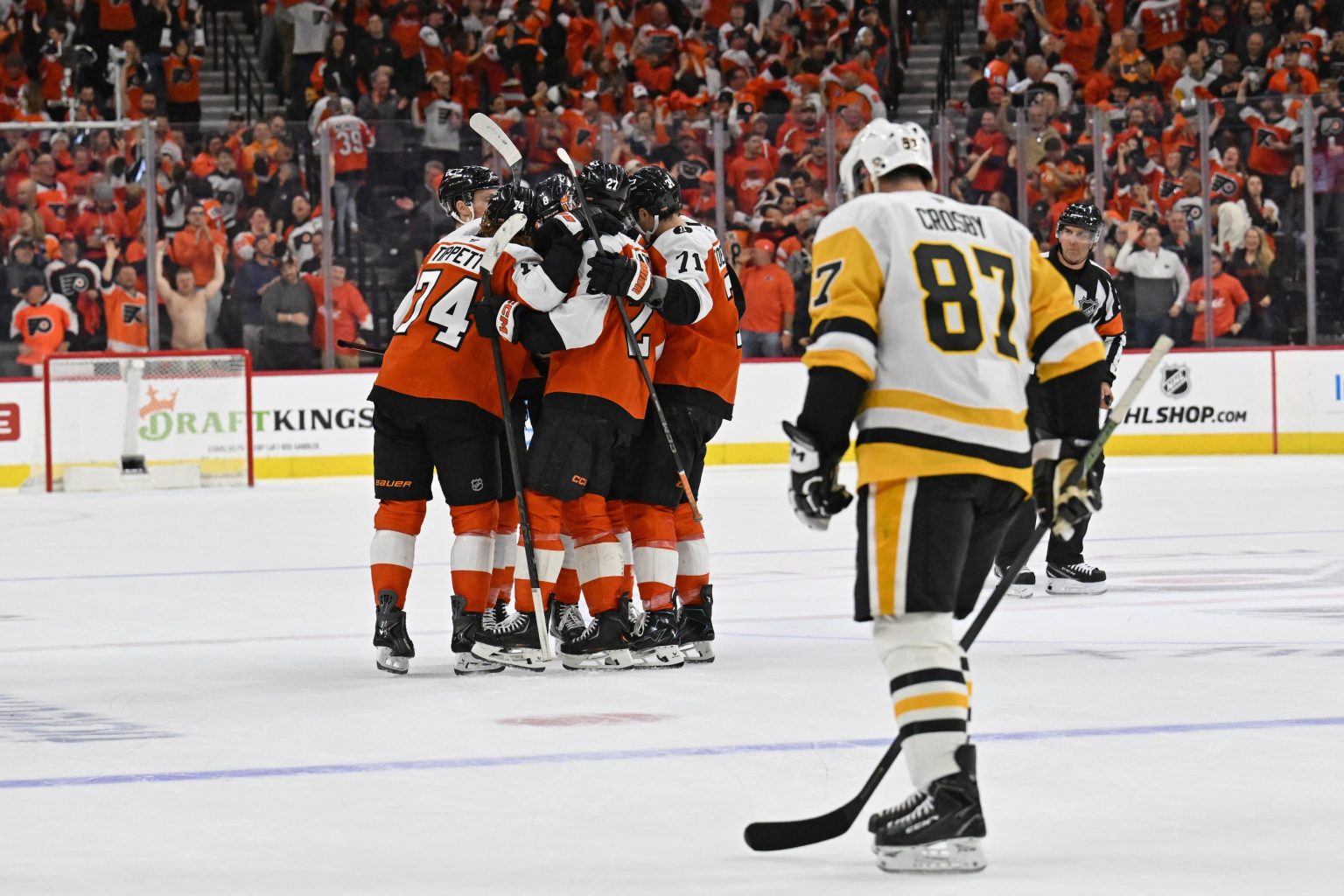 Flyers Lose for First Time in a While, Pronger Fails to Steal Puck ...